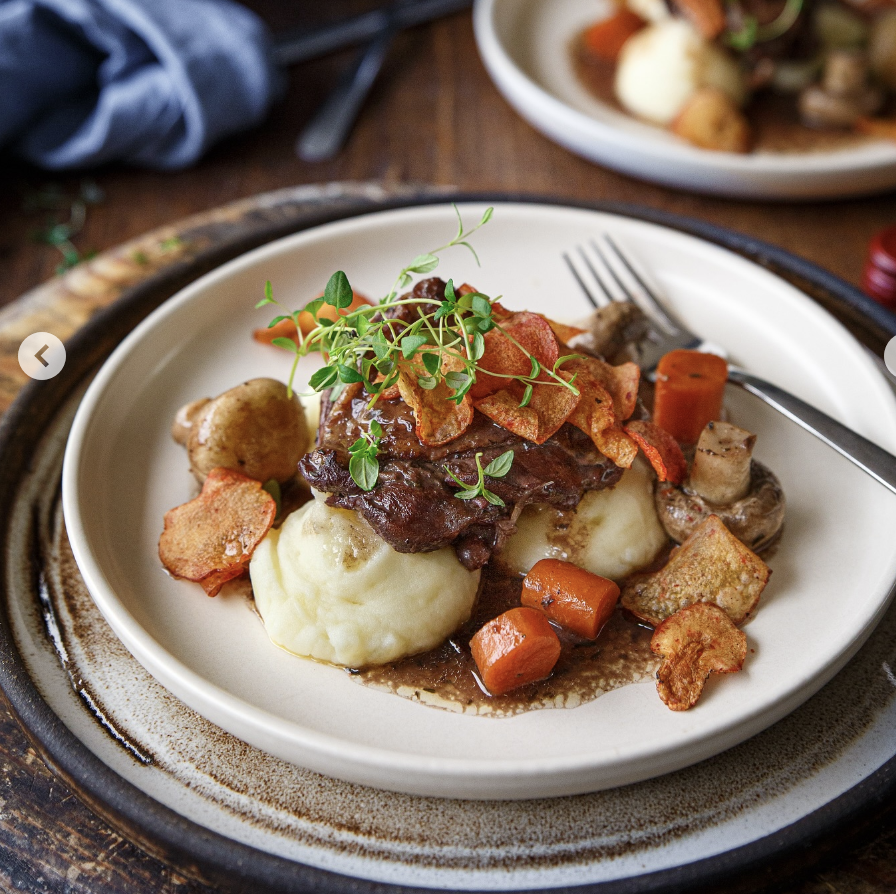 Vinbräserad kyckling - recept med rotfruktschips av Diadonna — Ward Wines