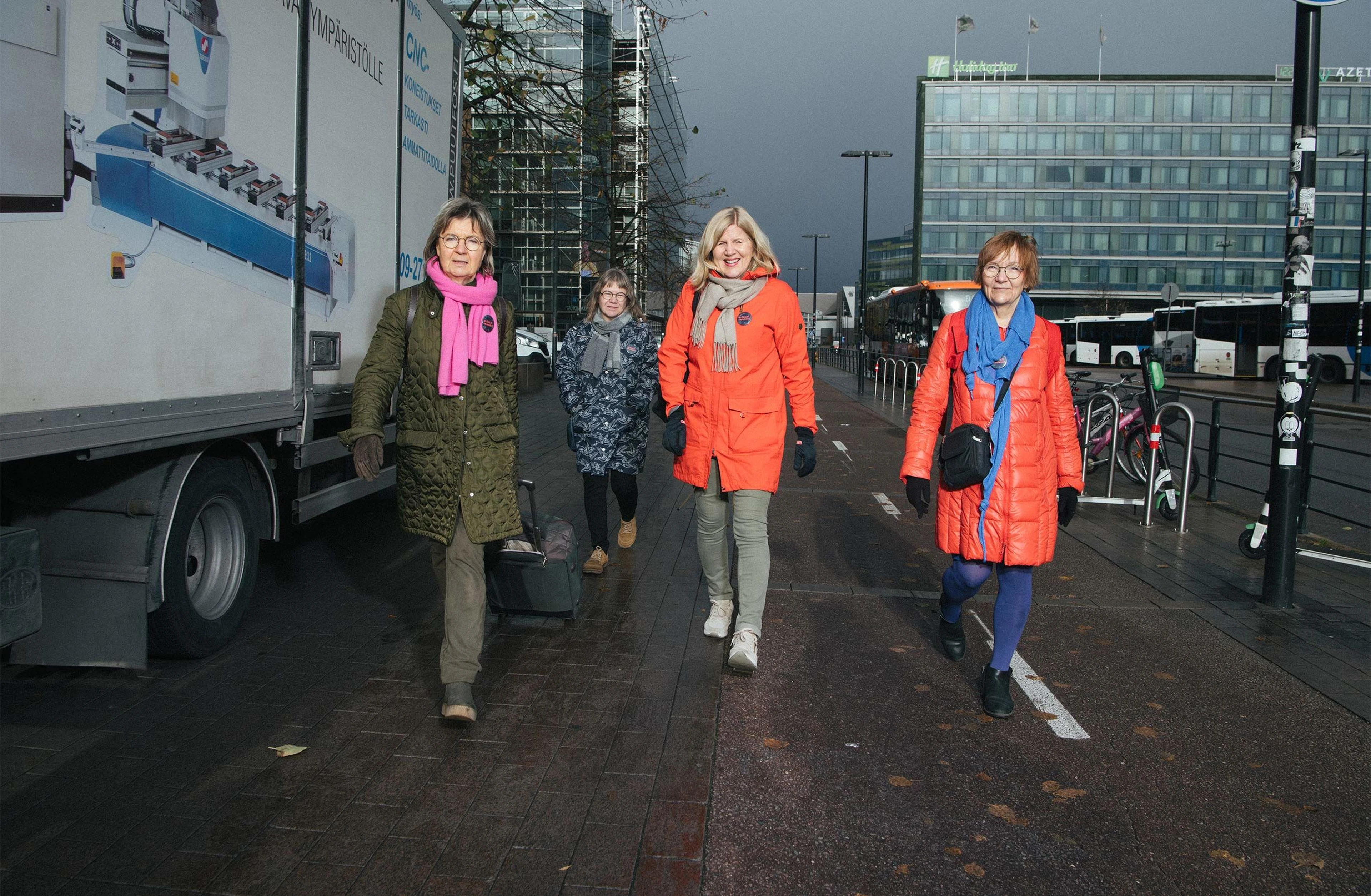 Je Ne Sais Quoi - The activist grannies
