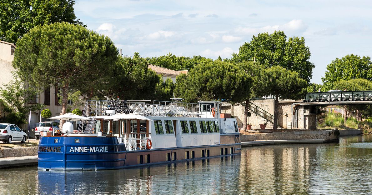 River cruising ships