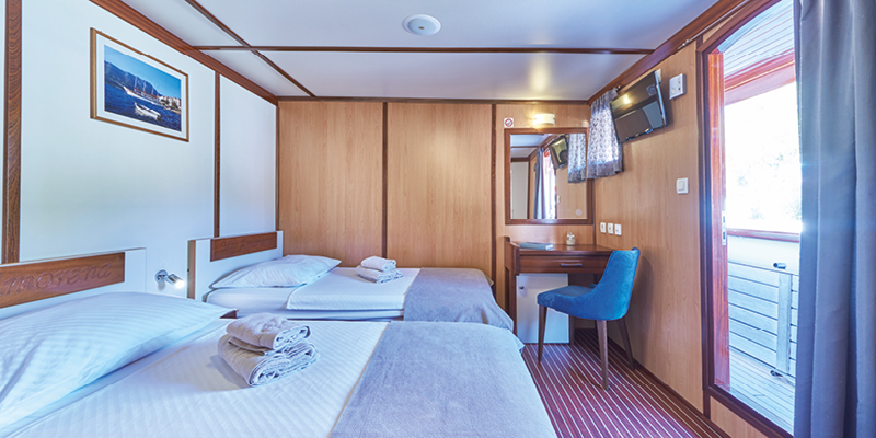 MV Amorena - Titan Travel