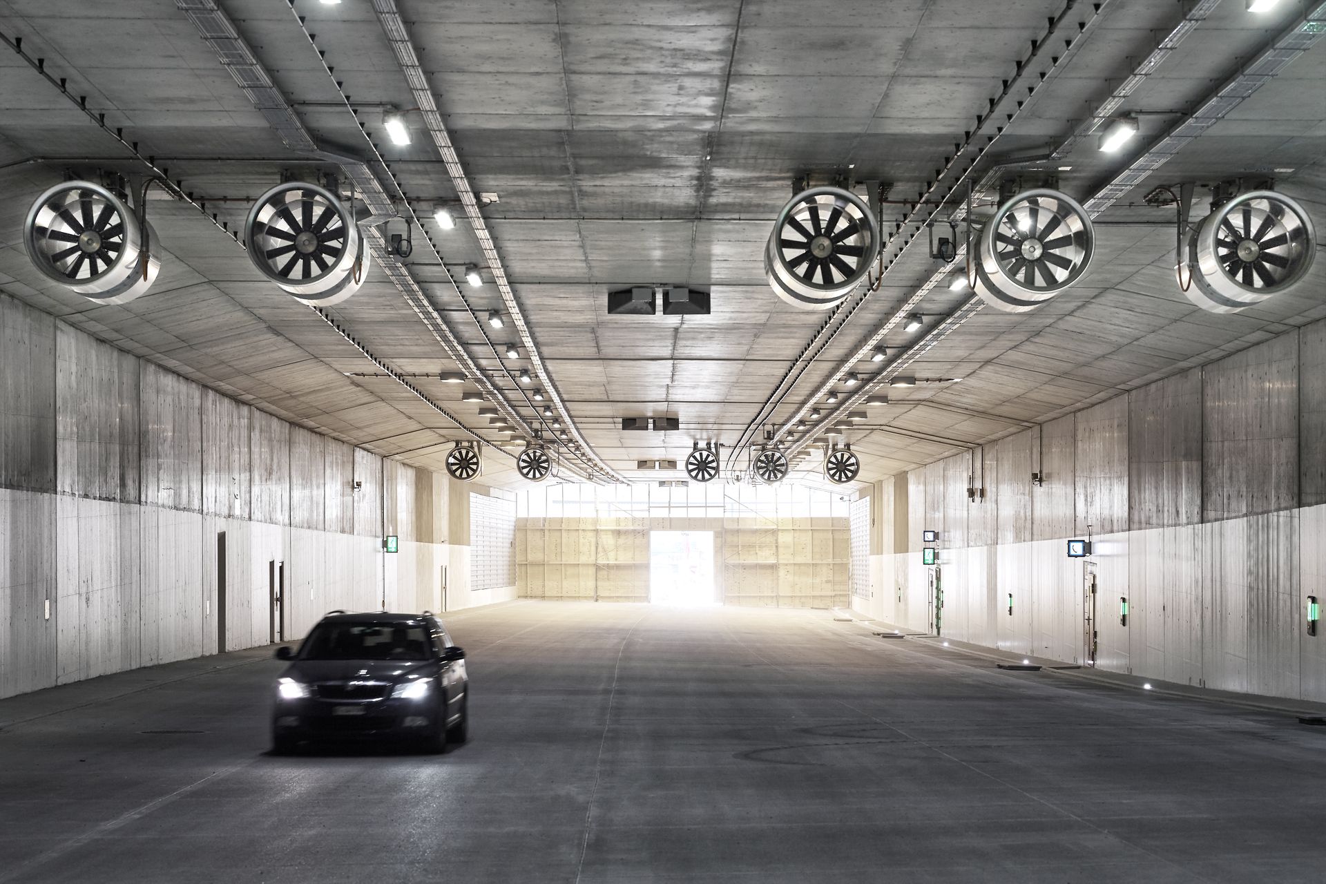 Strahlventilatoren entlüften im Brandfall Tunnel · Systemair