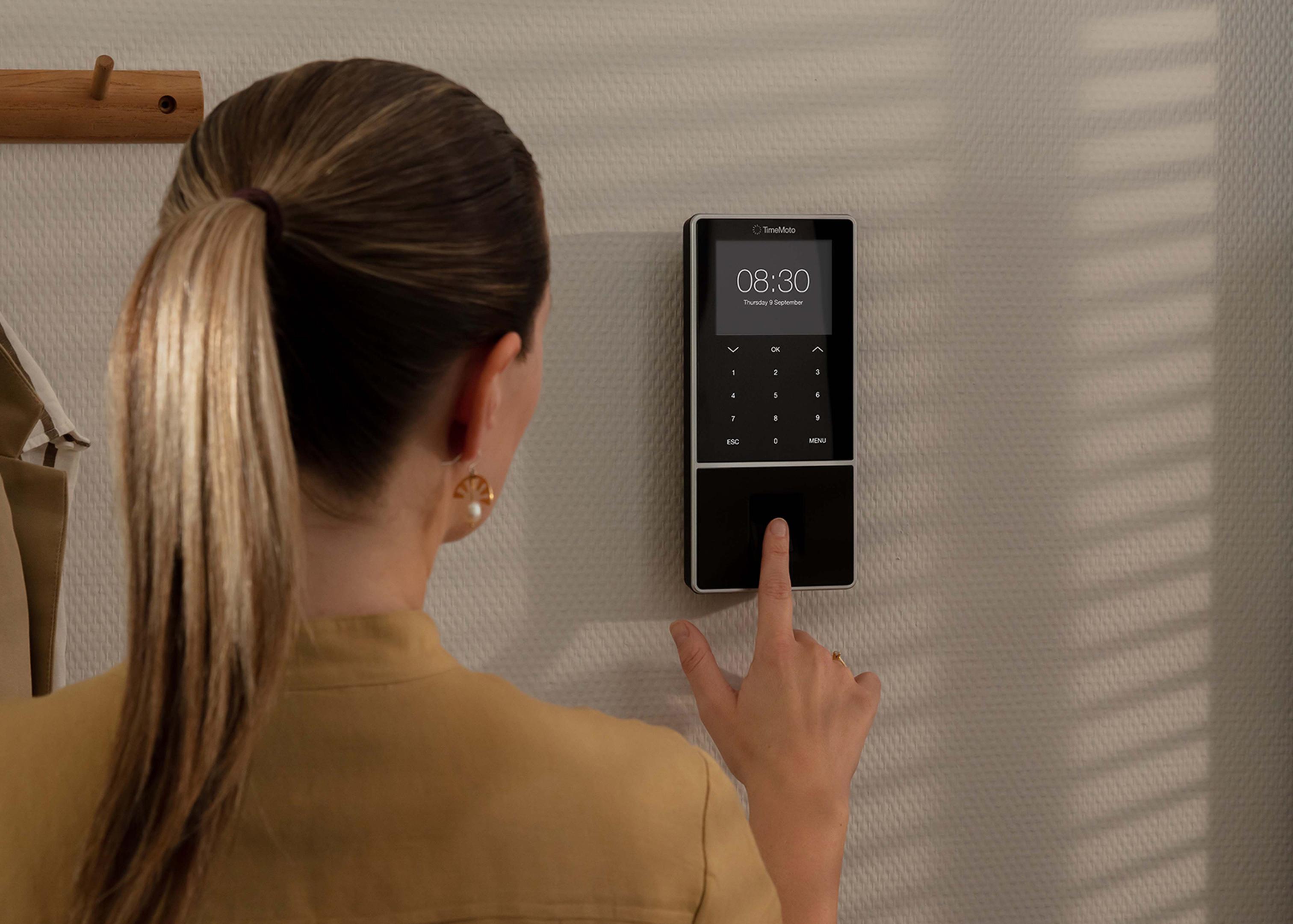 The Best Clock In Machine with Fingerprints | TimeMoto