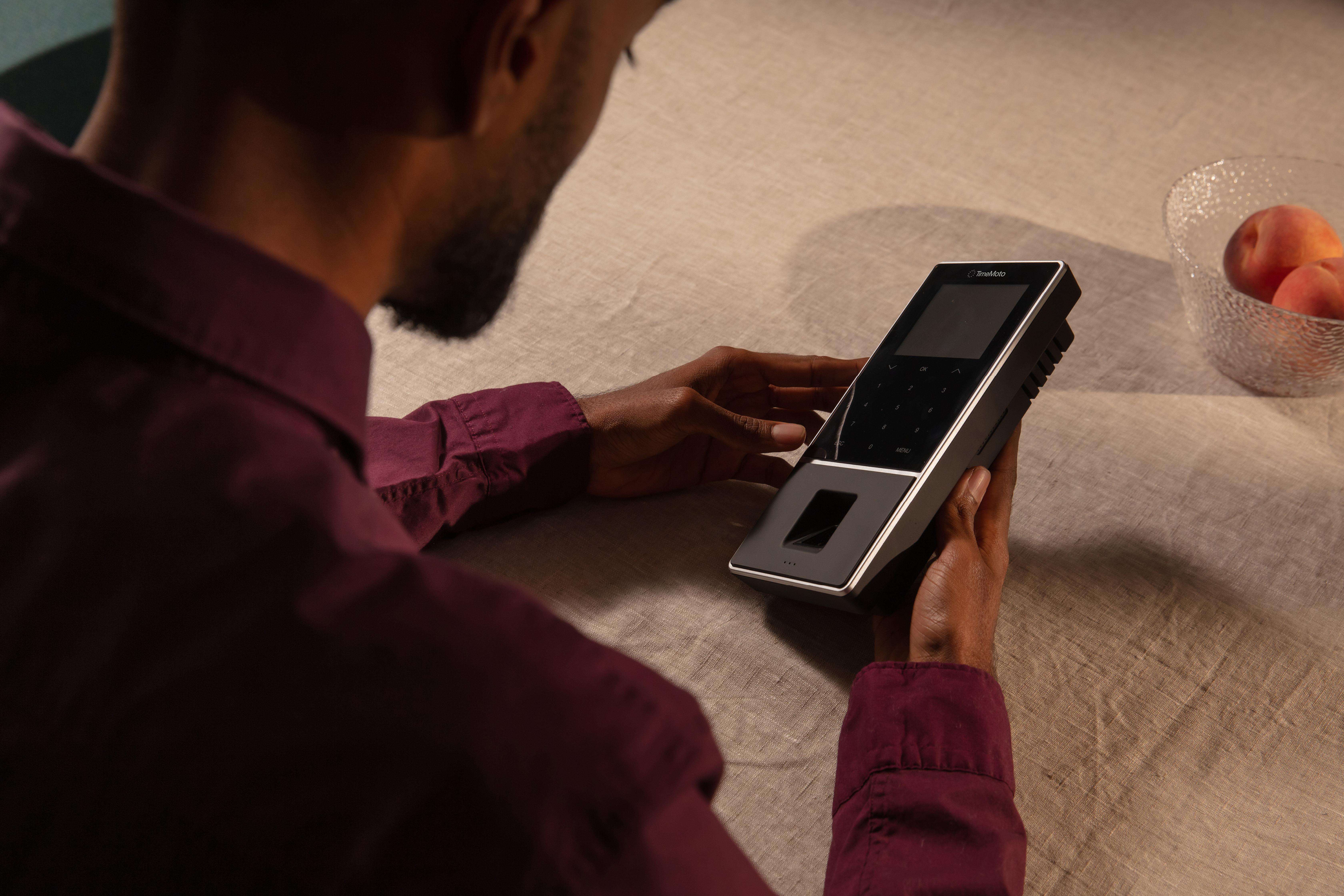 Time and attendance software & Time Clocks - TimeMoto