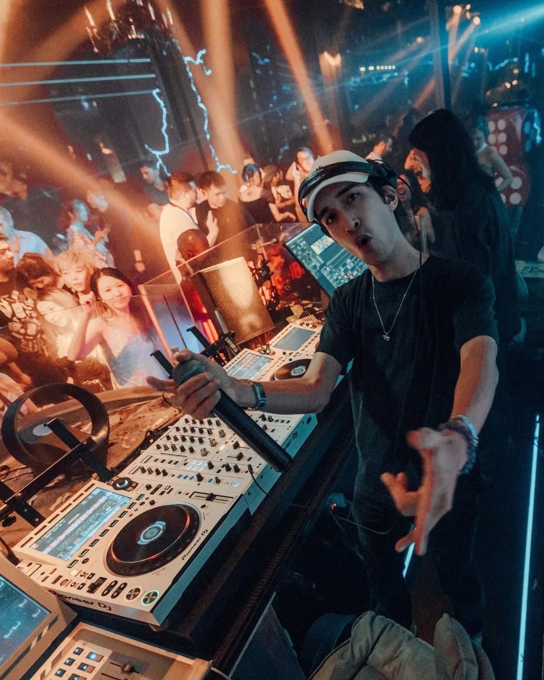 Zeus Hong Kong | Reservations, Info & Next Events | Nox