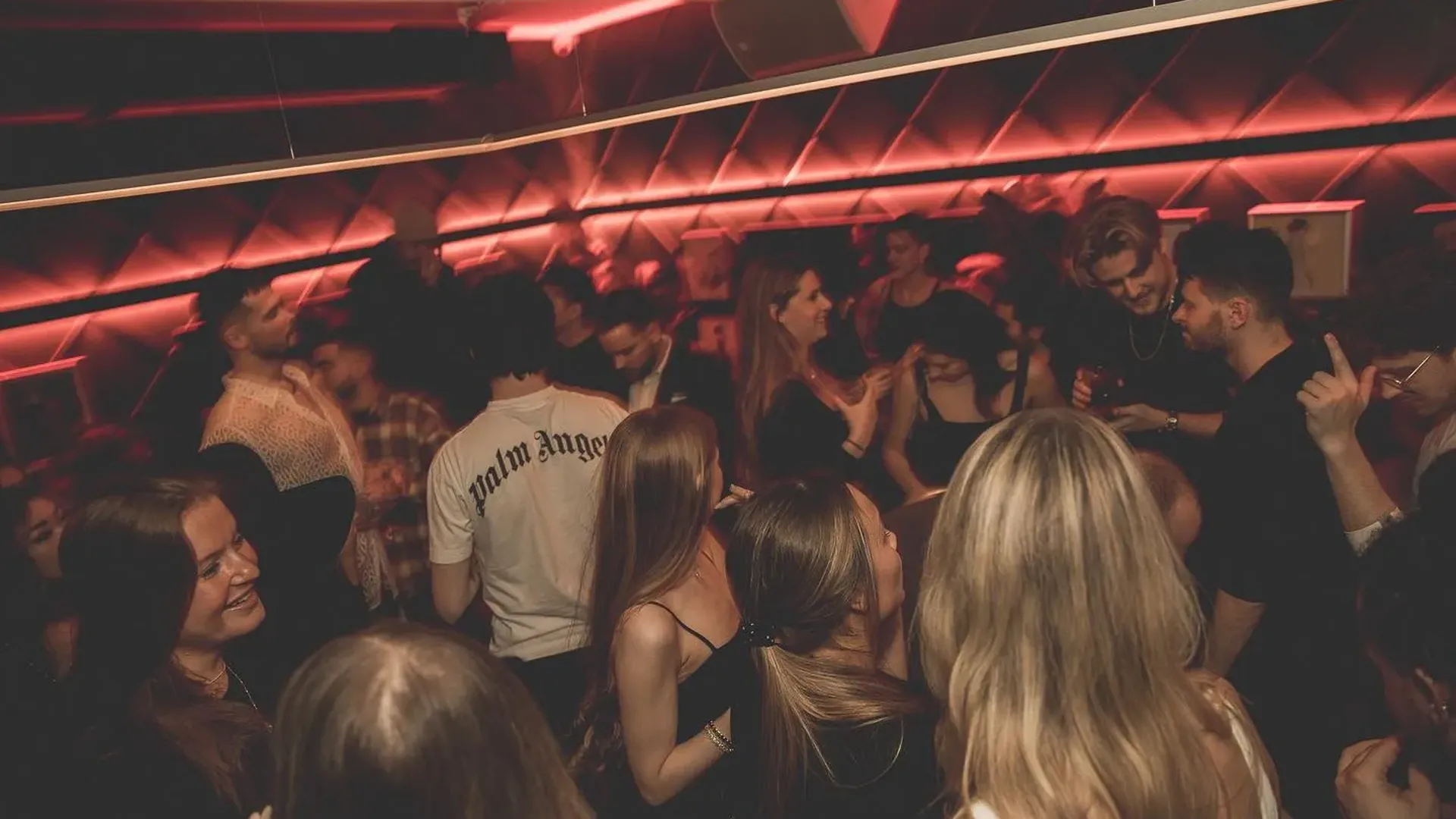 Isabelle's Toronto | Booking, Info & Next Events