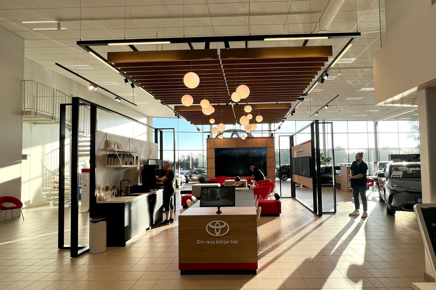 Improve your customer experience with a smart digital retailer concept | iO