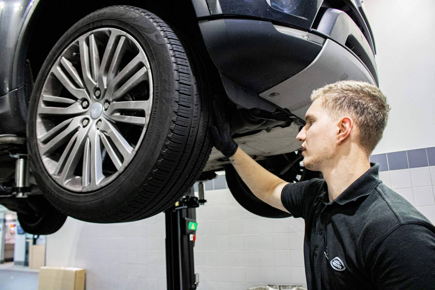 Book Your Service Online | Sytner Land Rover