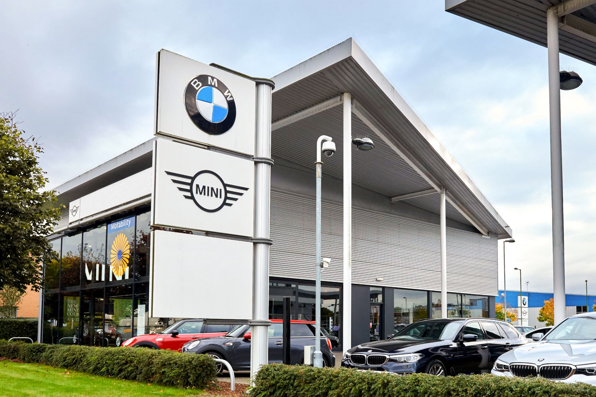 Logotipo De Bmw Sytner April Woodward Branch Manager Beaverbrooks