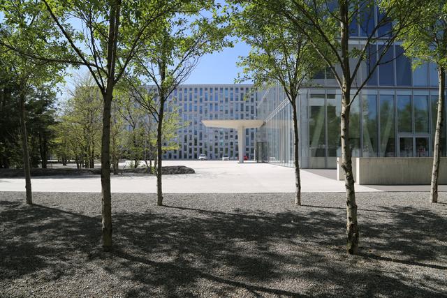 Roche | Our SHE goals and performance