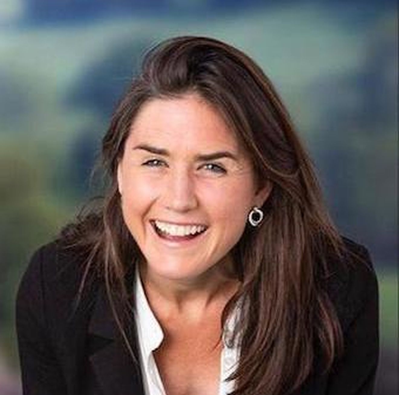 Hannah MacInnes - Speakers - Guernsey Literary Festival