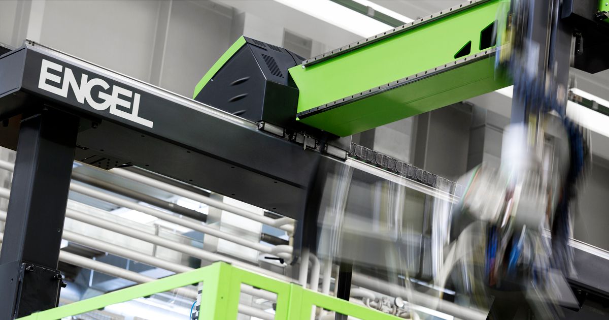 Linear robots for injection moulding machines - ENGEL