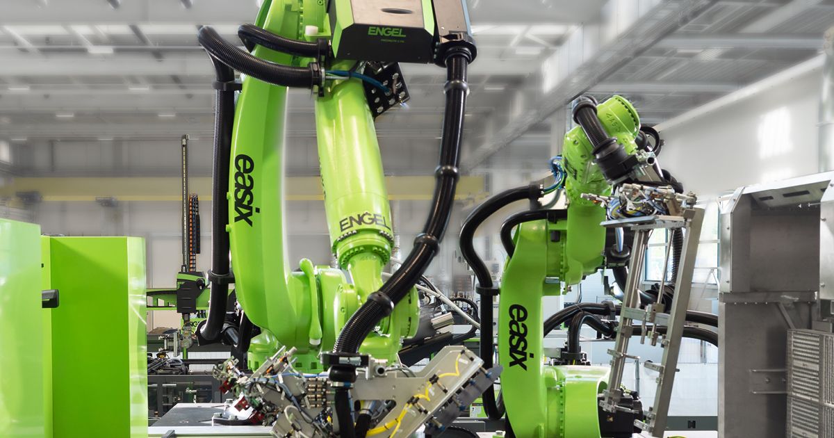 Articulated arm robot for injection moulding machines - ENGEL