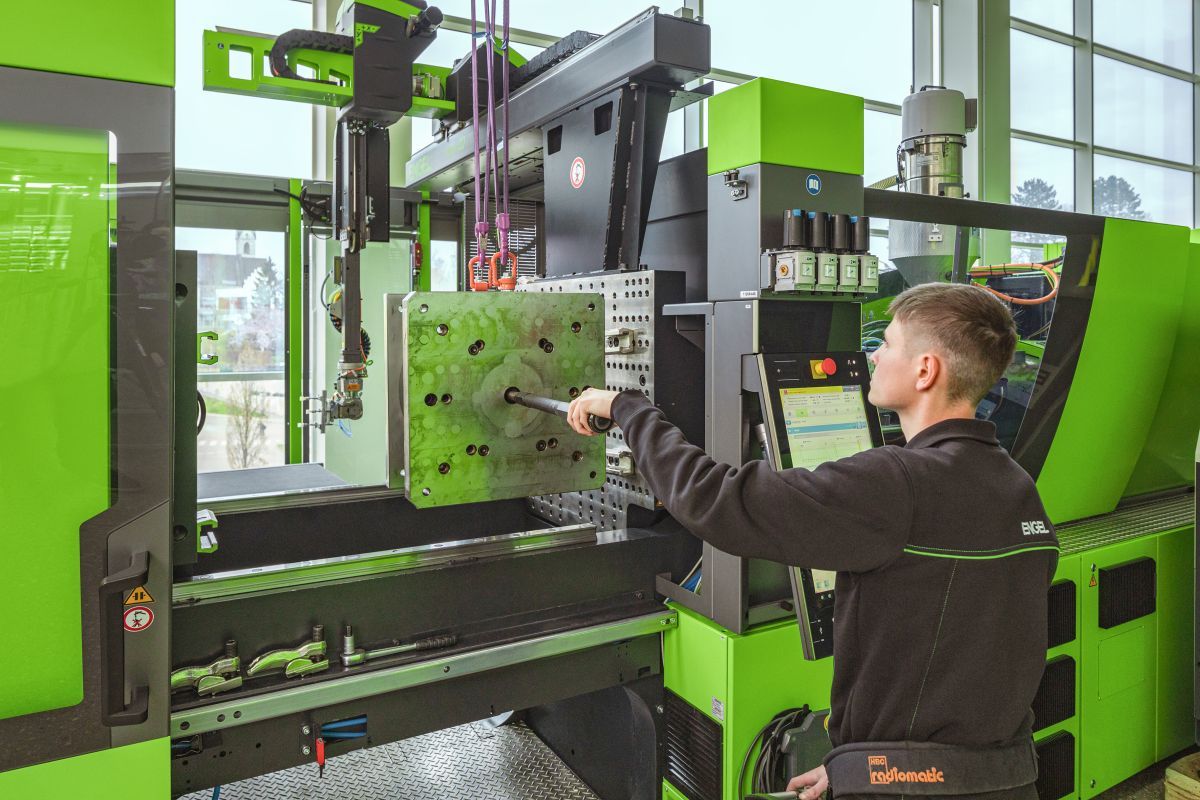 Faster mould set-up – more efficient production - ENGEL