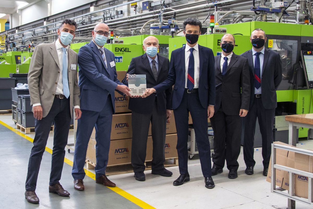 ENGEL hands over 100th injection moulding machine to MTA in Italy - ENGEL