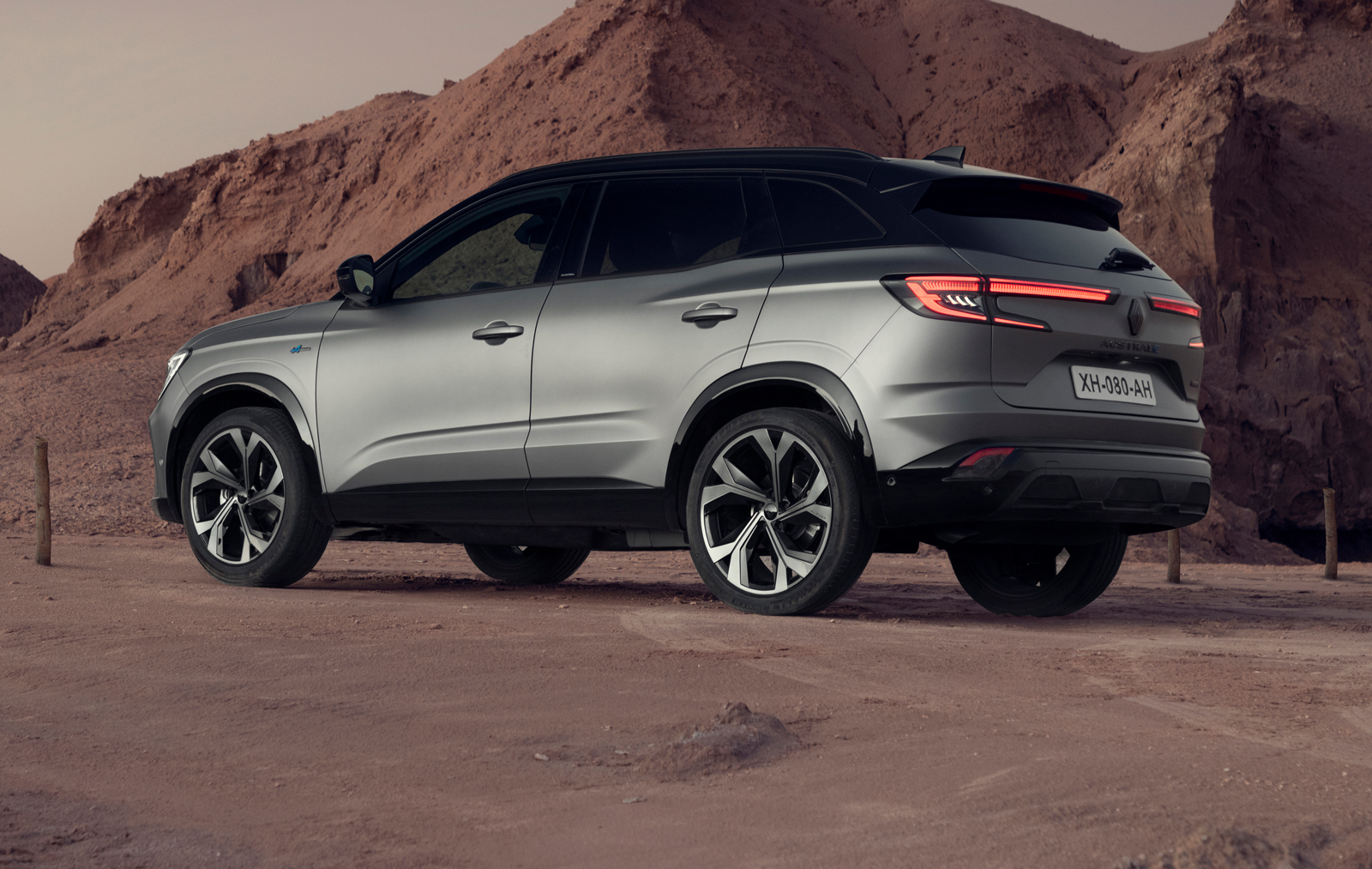 New Renault Austral hybrid goes up against Ford Kuga - cinch