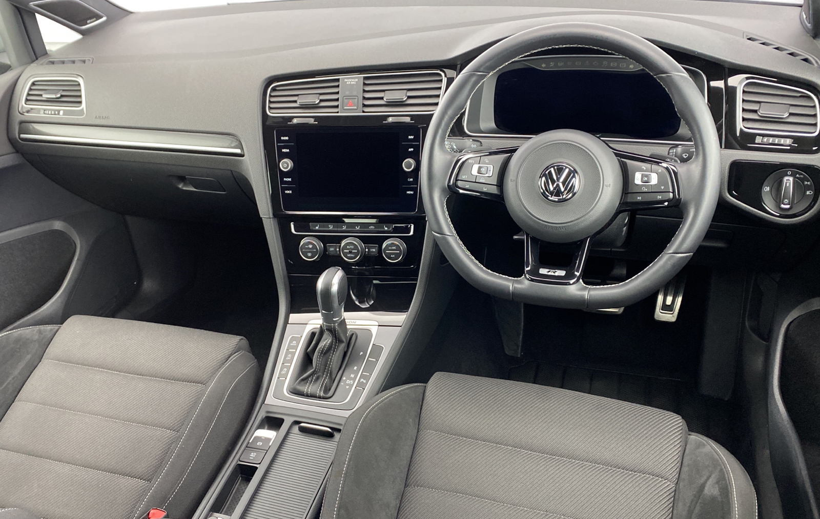 Volkswagen Golf R – cinch Weekend Wheels - cinch