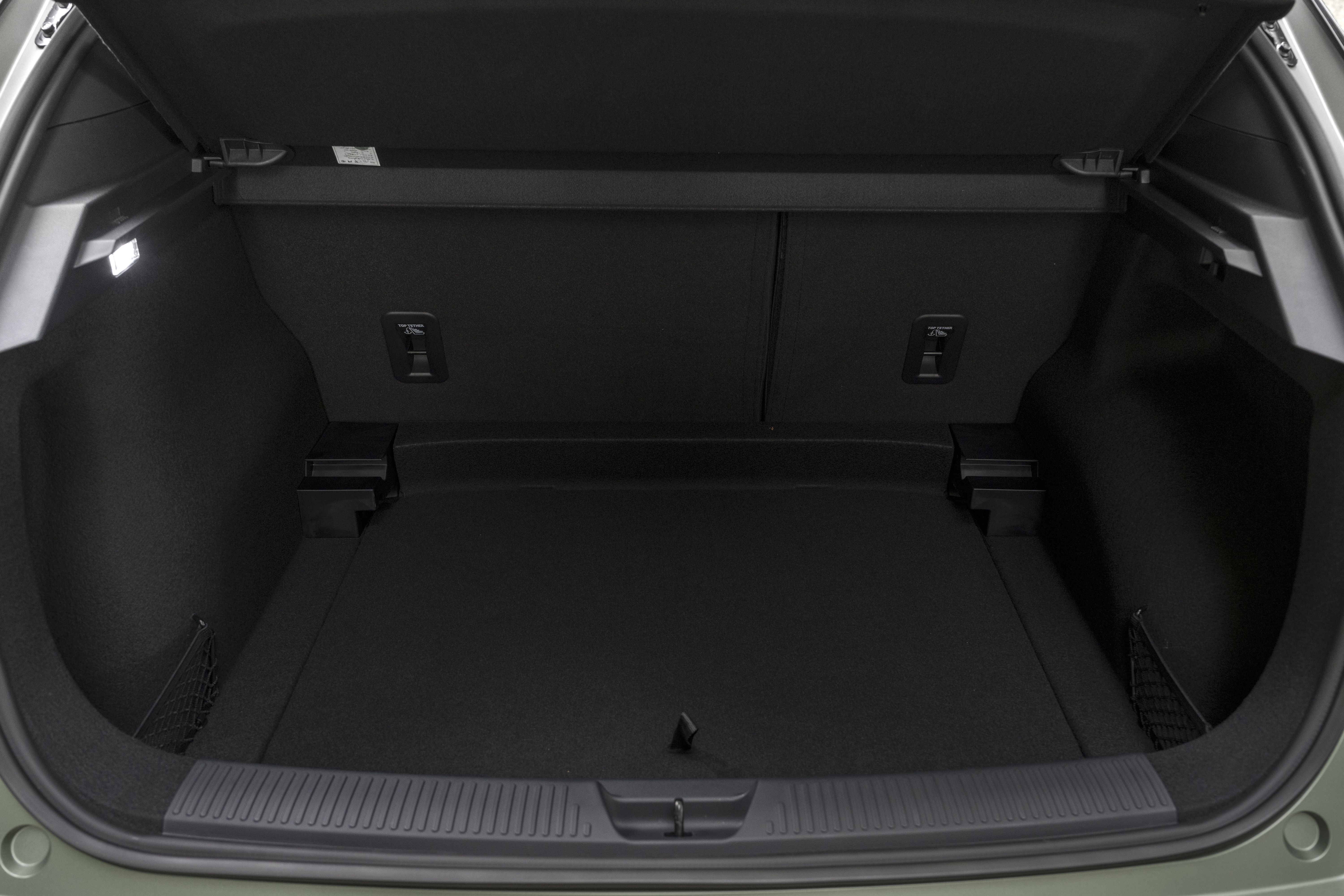 MG MG4 XPower review 2023: how good is it on track? - cinch