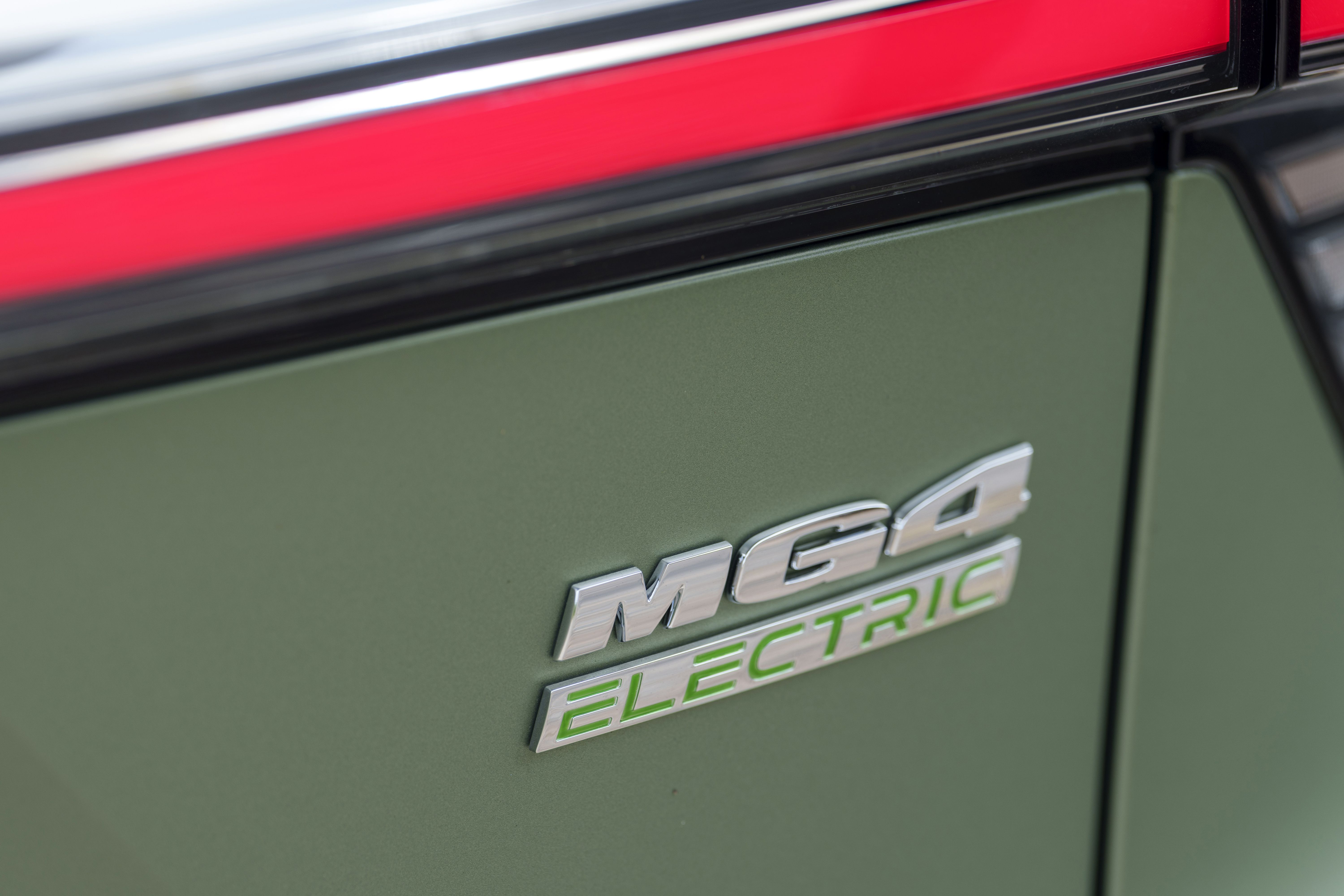 MG MG4 XPower review 2023: how good is it on track? - cinch