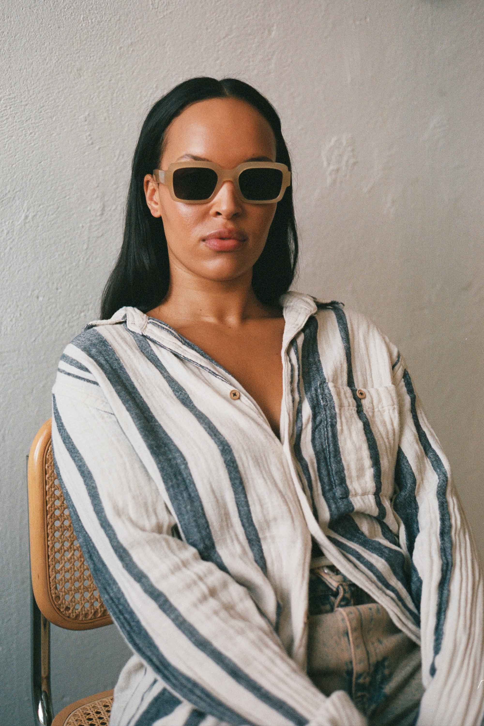 Apollo Sand - grey solid lens – Monokel Eyewear