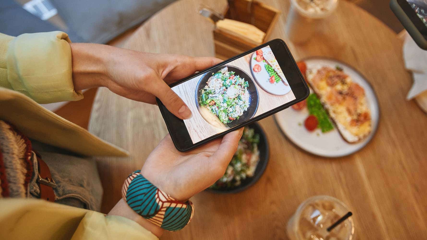 Exposure to social media food messages has an impact on eating habits ...