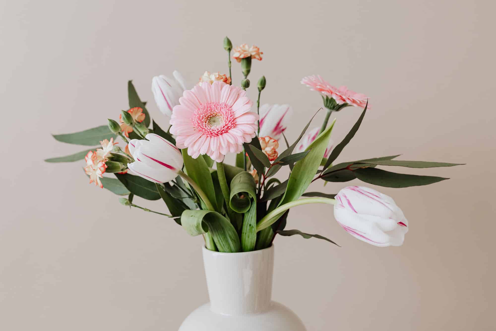 How To Keep Flowers Fresh 9 Tips That Work Brightly