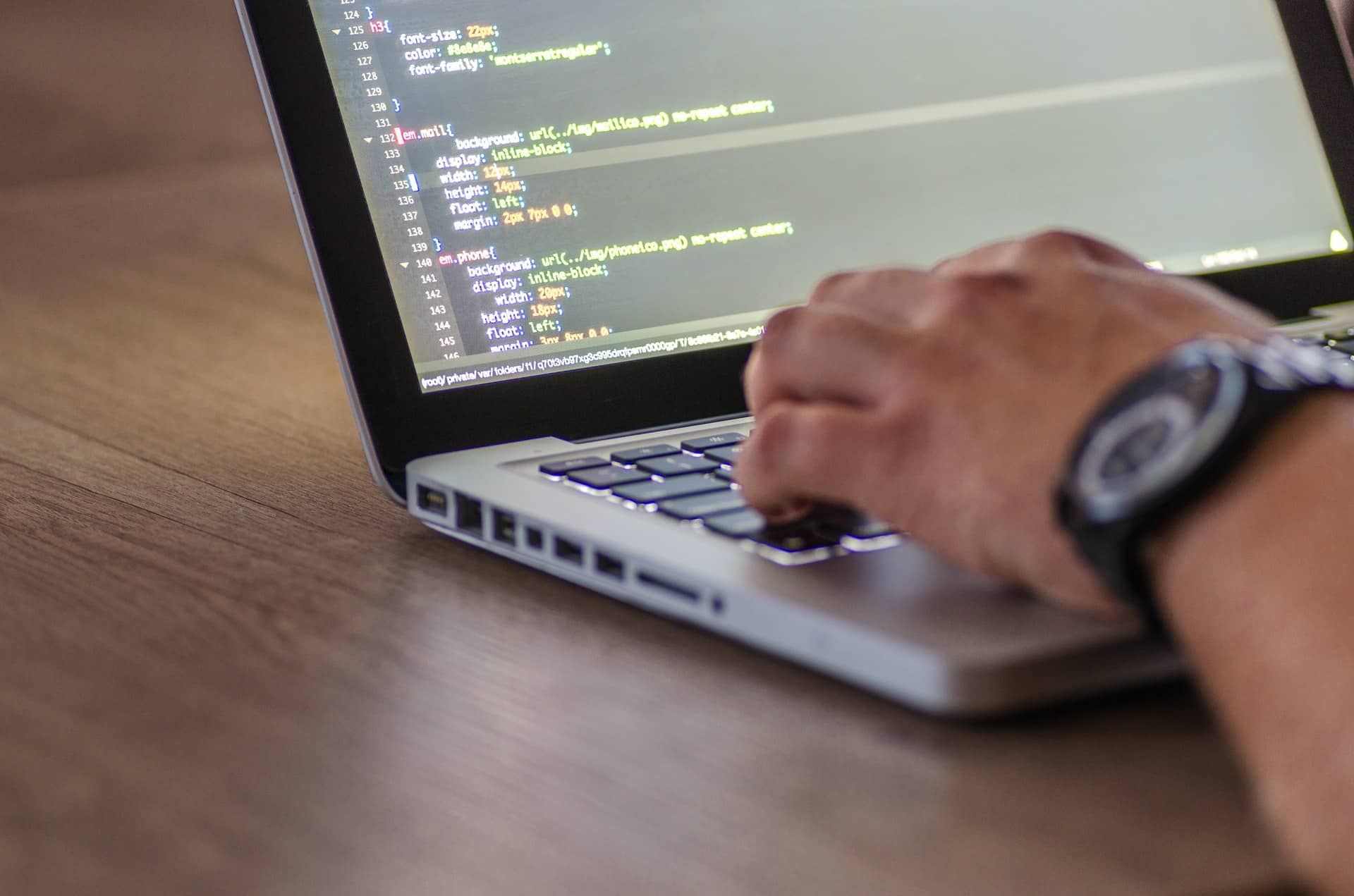 Coding across borders | Saldo Bank Sweden