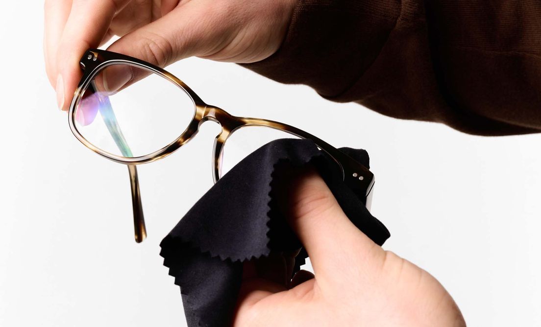 Hoe zorg ik goed voor mijn nieuwe bril? - Charlie Temple