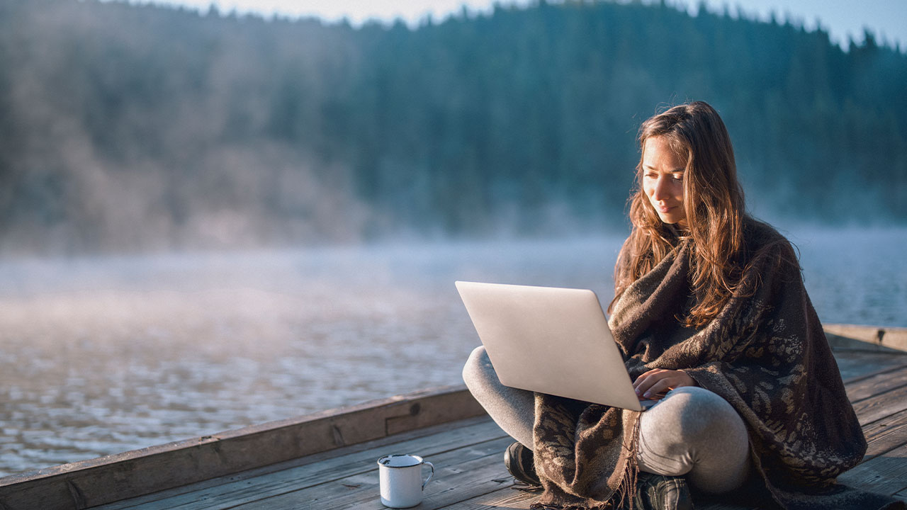 How To Make Money While Traveling: 13 Easy Ways To Earn