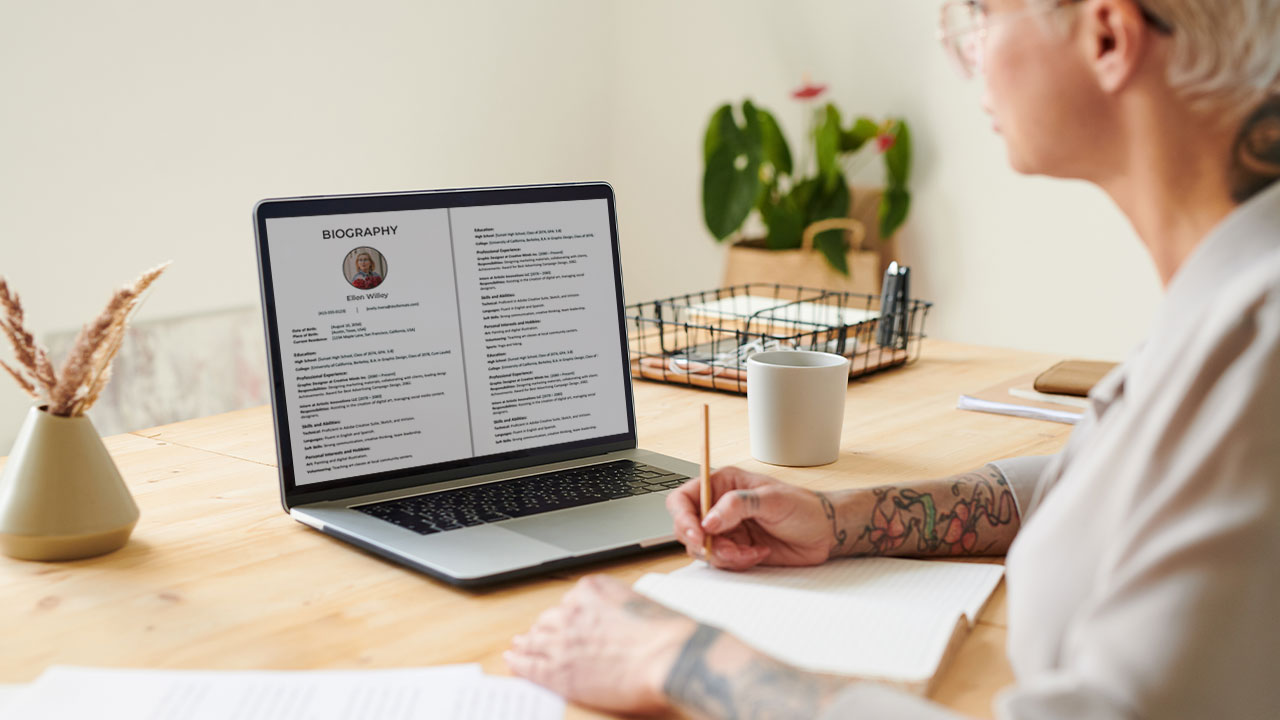 How to write an artist bio that grabs attention