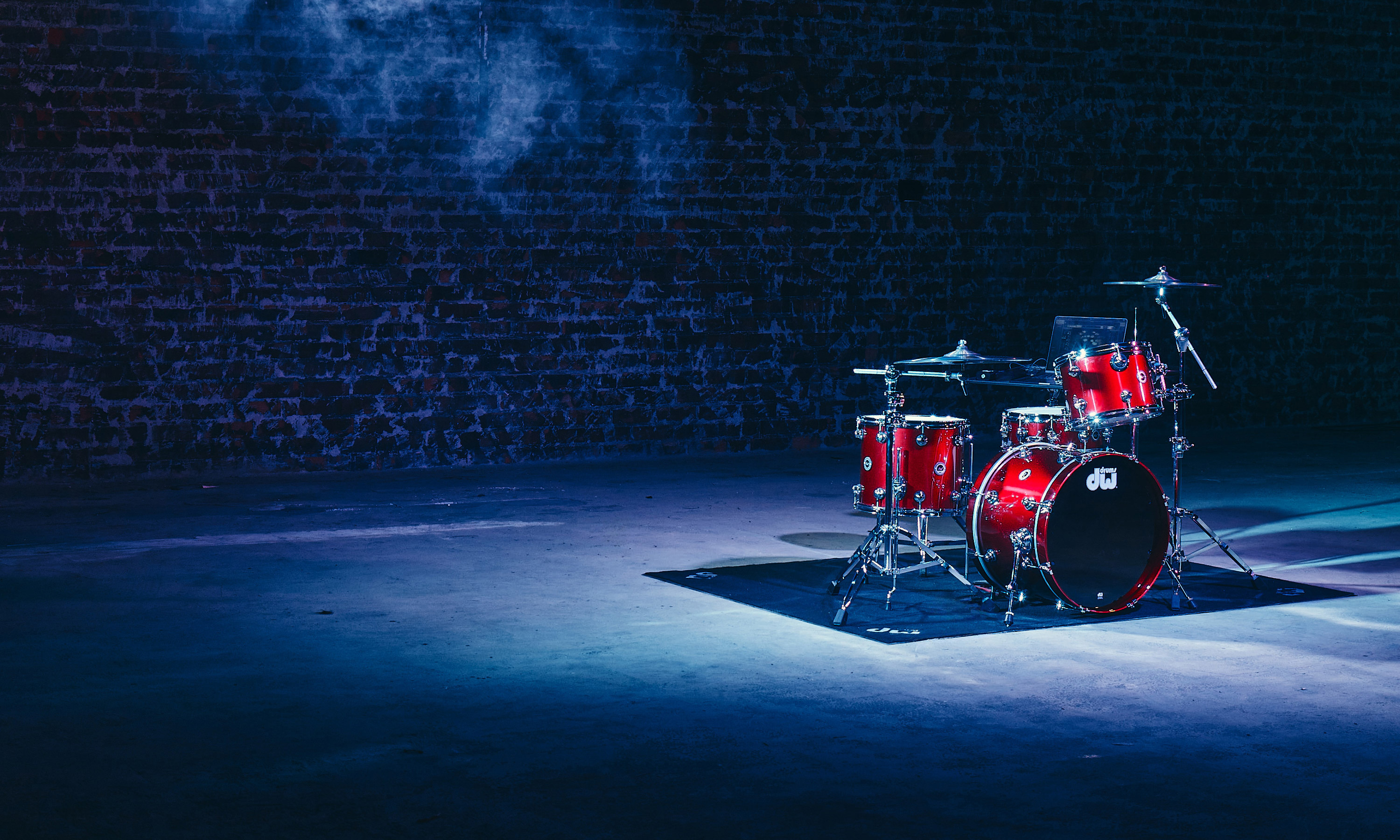 DWe | Drum Workshop Inc.