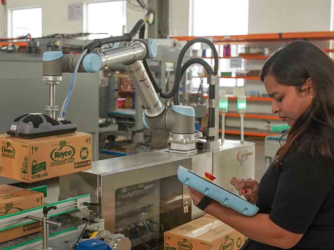 Palletizing | UR10 at Clearpack | Cobot Case Stories