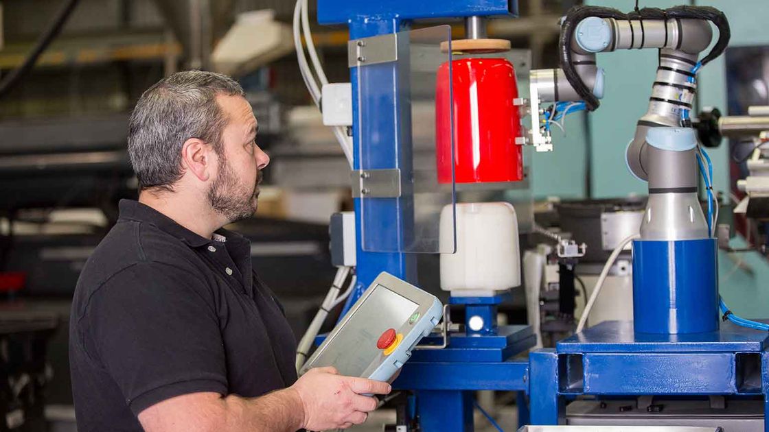 Universal Robots create 24/7 automated manufacturing