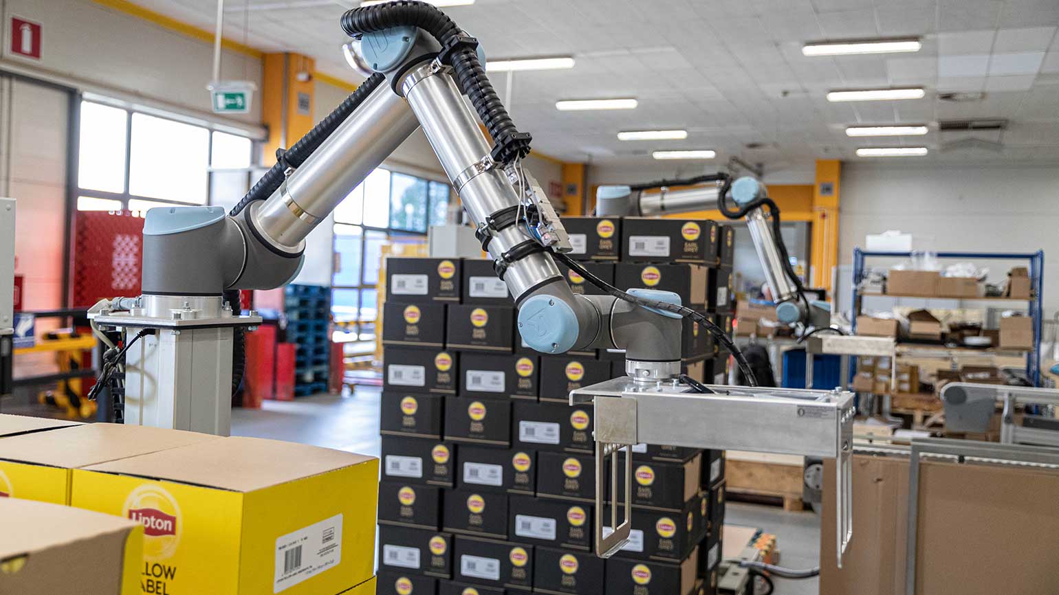 How cobots are transforming food and beverage businesses