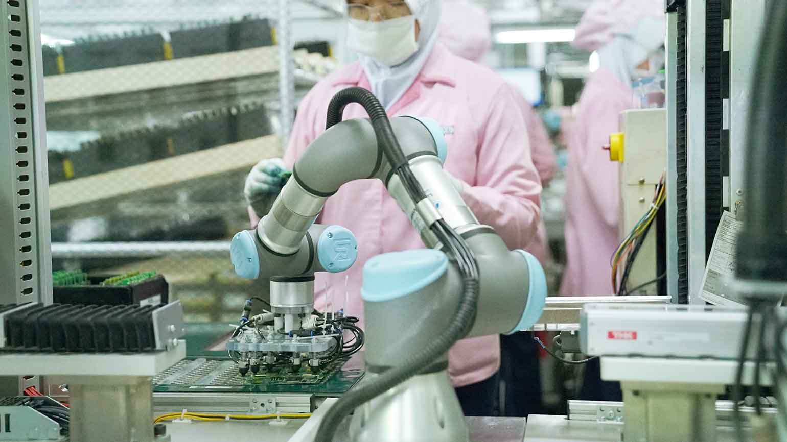 Screw Driving | UR3s PT JVC Electronics | Cobot Case Stories