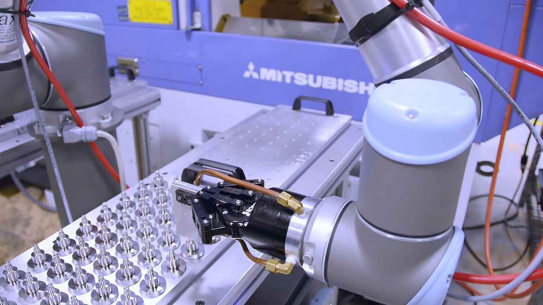 Aerospace industry automates cnc tasks with robotics