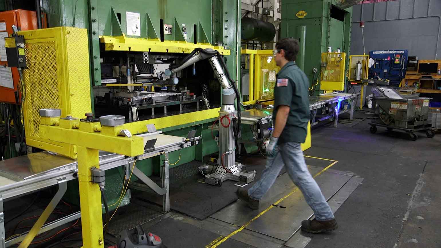 Arc (MIG) welding | UR10 at PMI | Cobot Case Stories