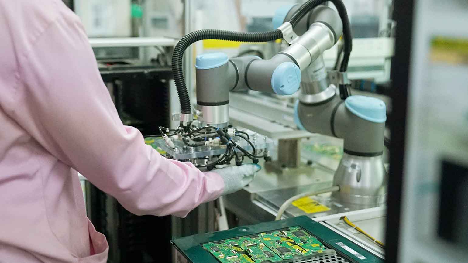 Screw Driving | UR3s PT JVC Electronics | Cobot Case Stories