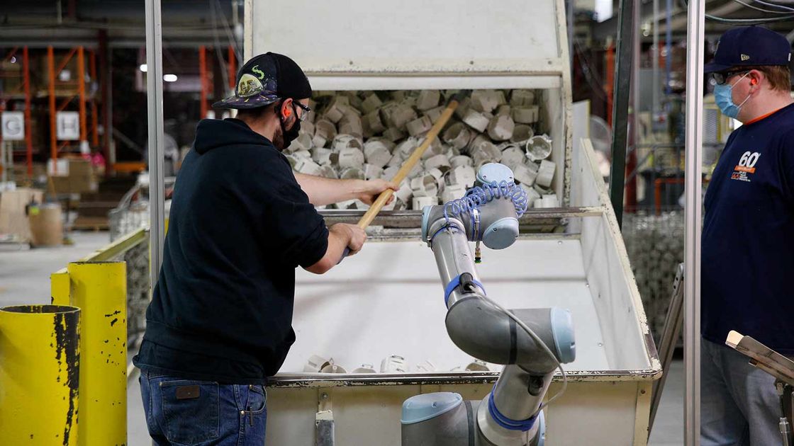 Autonomous Bin-Picking | Allied Moulded | Cobot Case Stories