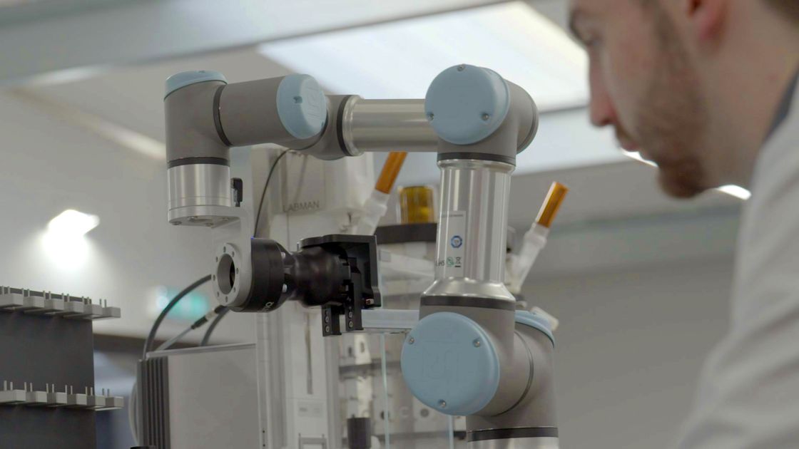 Cobots automate new solid dosing - Labman Automation Ltd