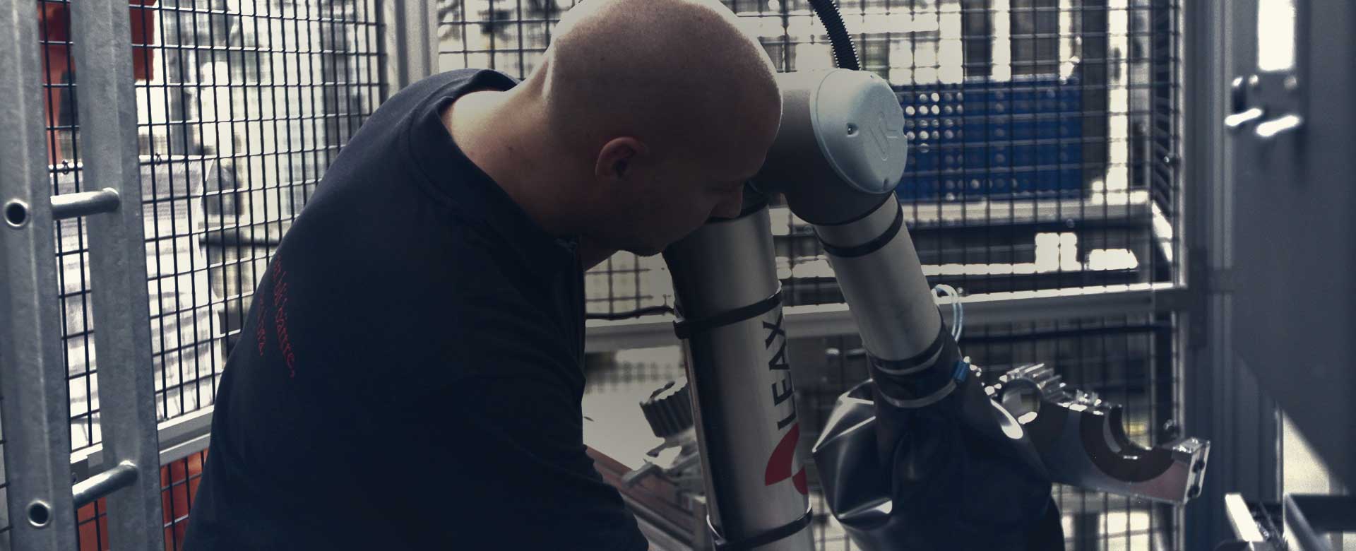 UR10 offer flexibility | Car manufacturing by robots