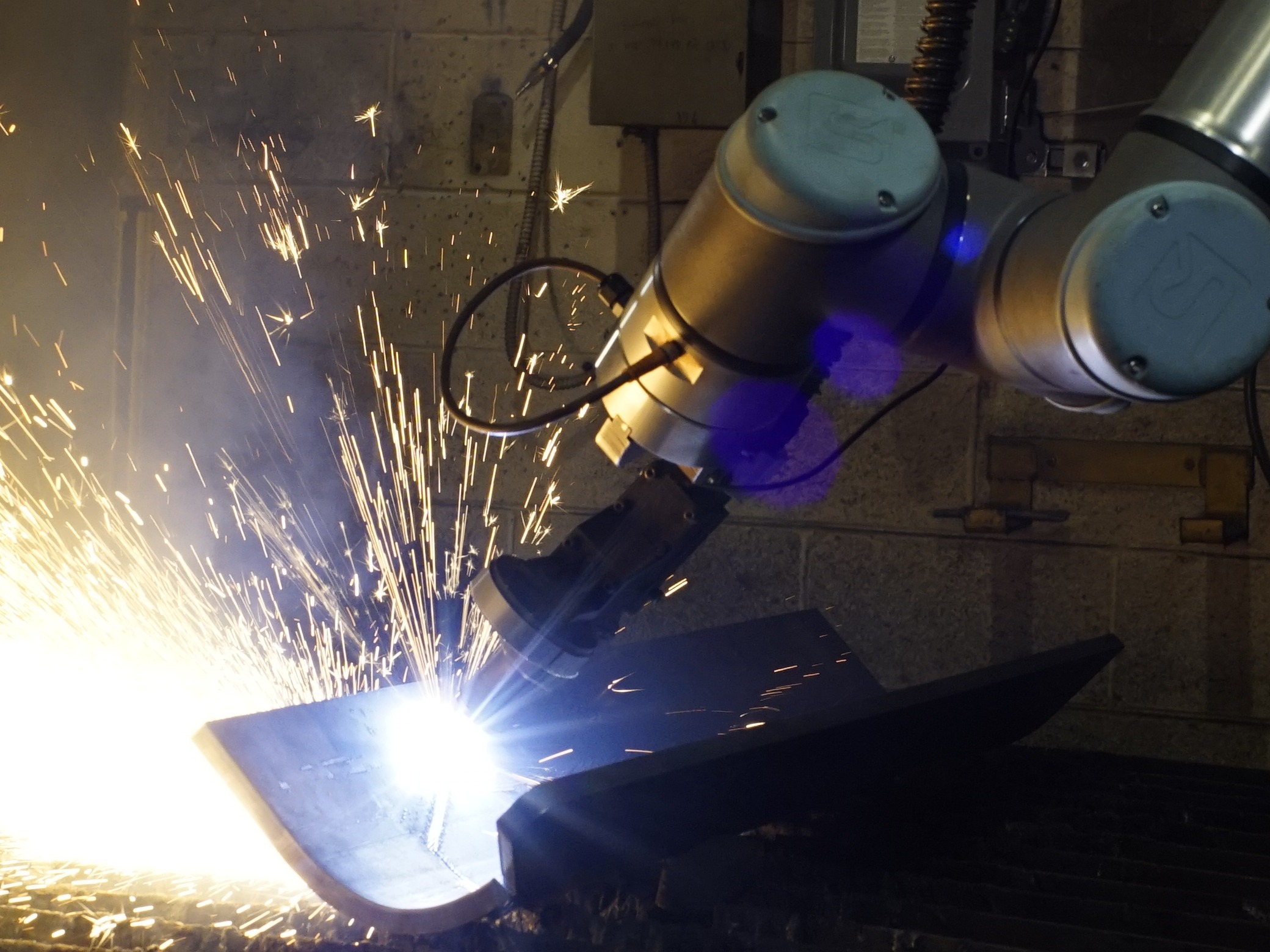 Plasma Cutting and MIG Welding Cobots Eliminate Manual Clean - up and ...