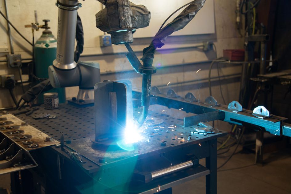 Cobot Welding Boosts Fab Shop Productivity