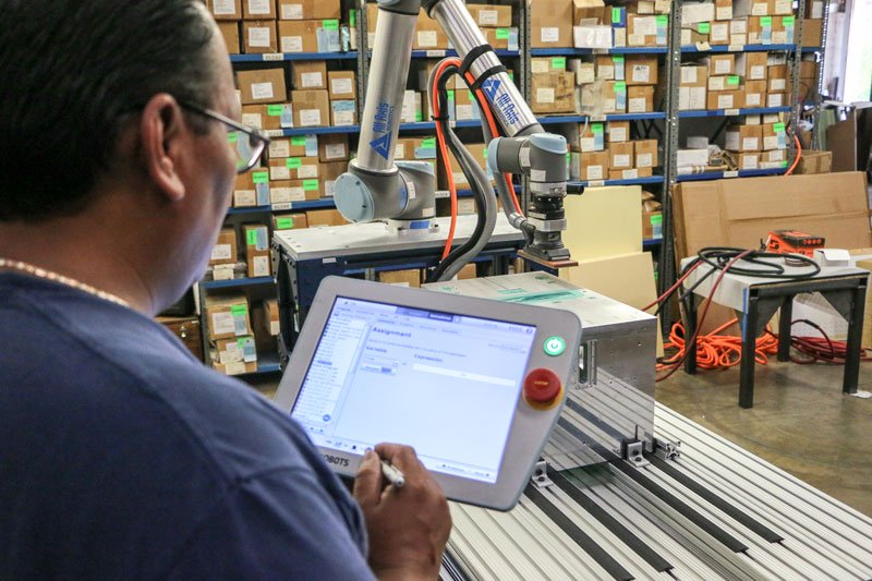 Easy Programming Maximizes the Benefits of a Cobot