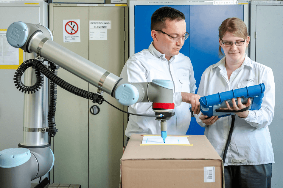 Cobot-application on the engine assembly line