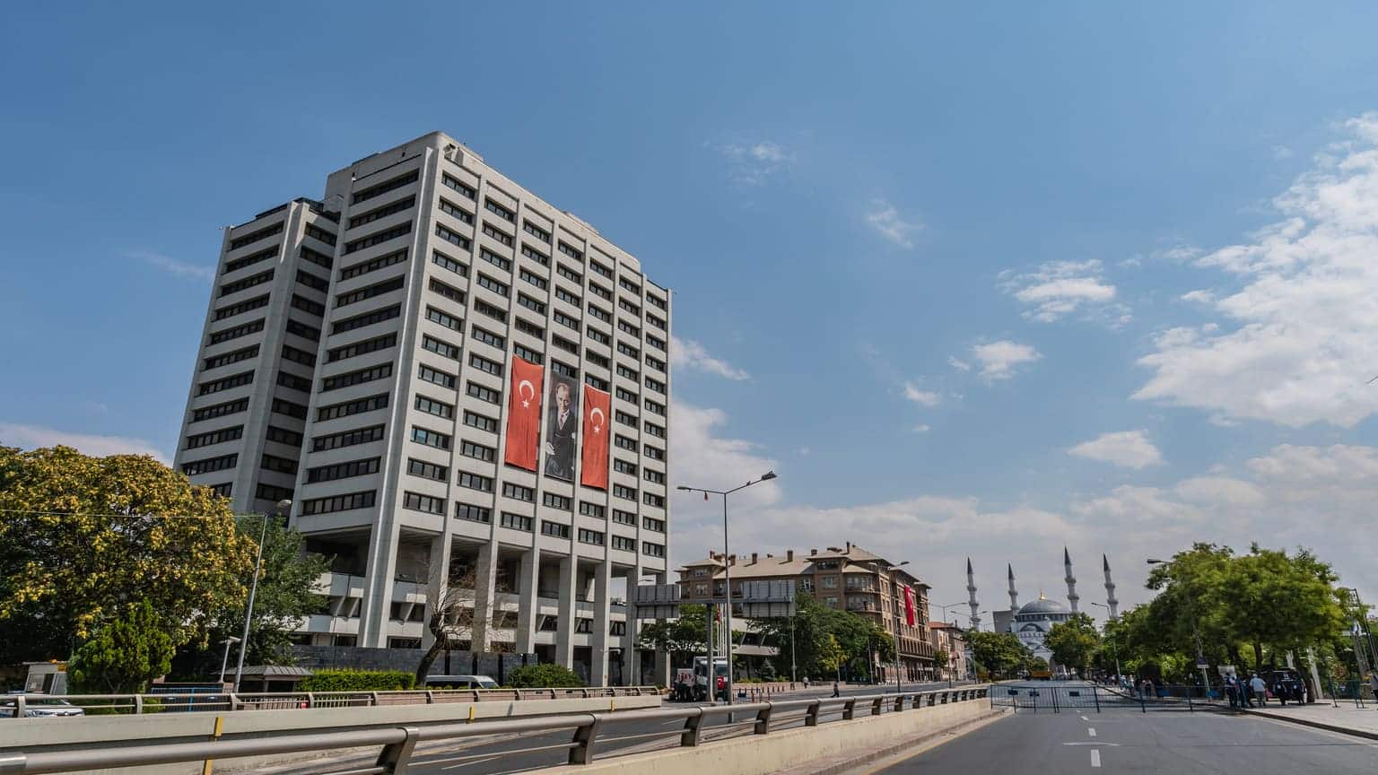 How to Choose a Turkish Bank and Open Account — Updated 2025 Guide