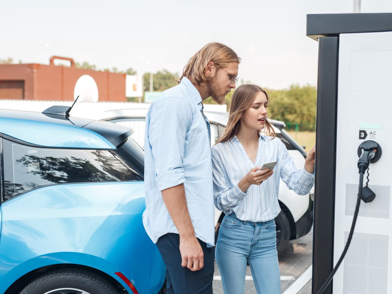 Everything you need to know about EV charging | TomTom