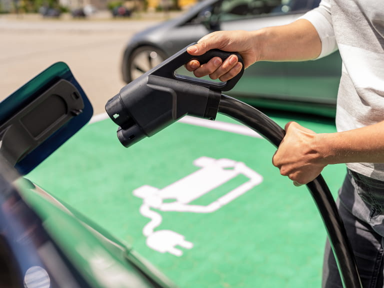 What to consider before buying into the world of EVs | TomTom