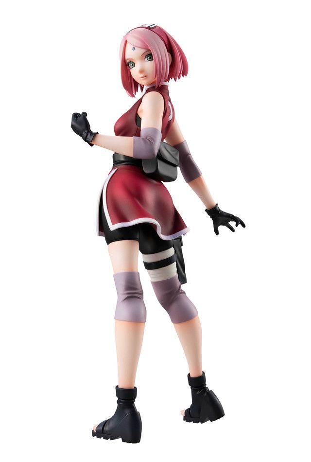 does naruto ever hit sakura