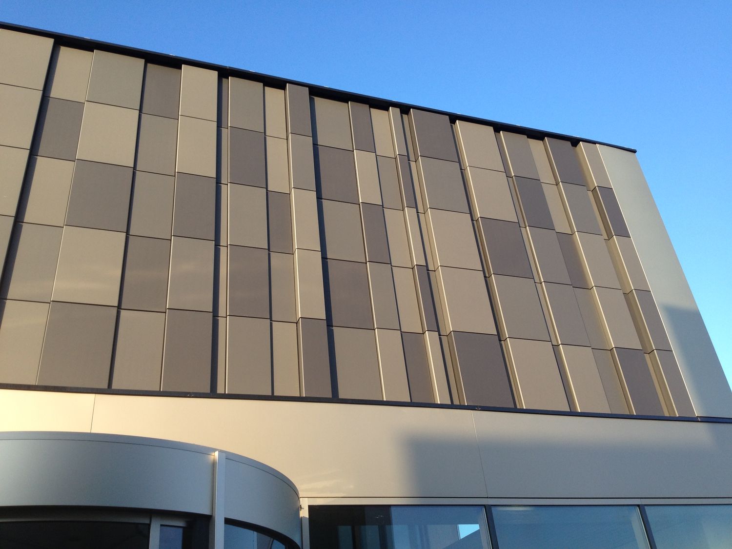 rear construction for facade construction