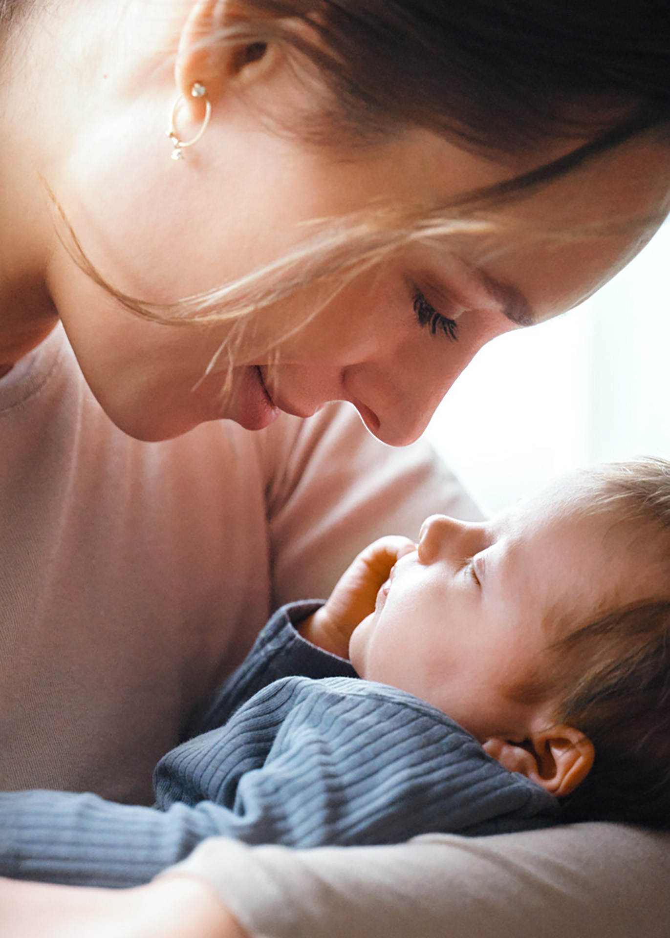 The Modern Midwife on Bonding & Babywearing | BabyBjörn